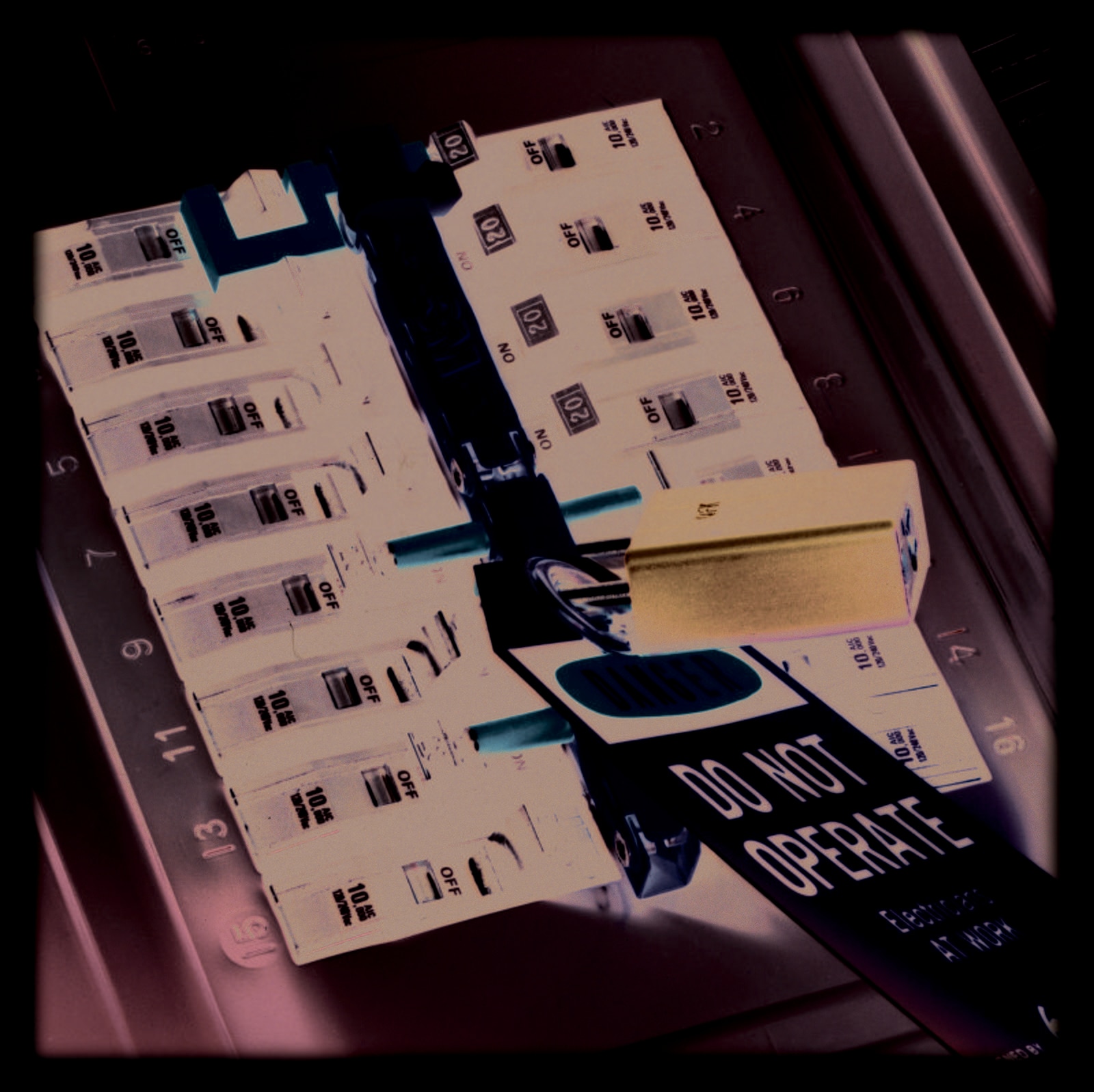 3M PanelSafe Lockout System PS-0720, 3/4-in Spacing, 20 Slots